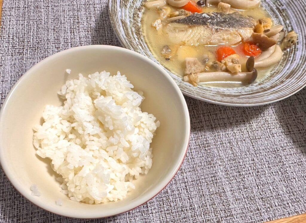 【お家ごはん】真鱈のアクアパッツァと豚肉と白菜の味噌スープ - BeeLife【びーらいふ】